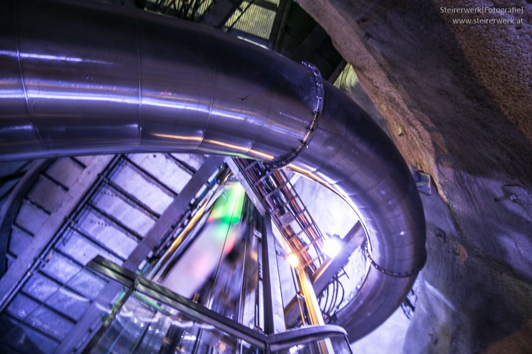 Schlossbergrutsche in Graz - Rasante Fahrt im Schlossbergstollen hinab